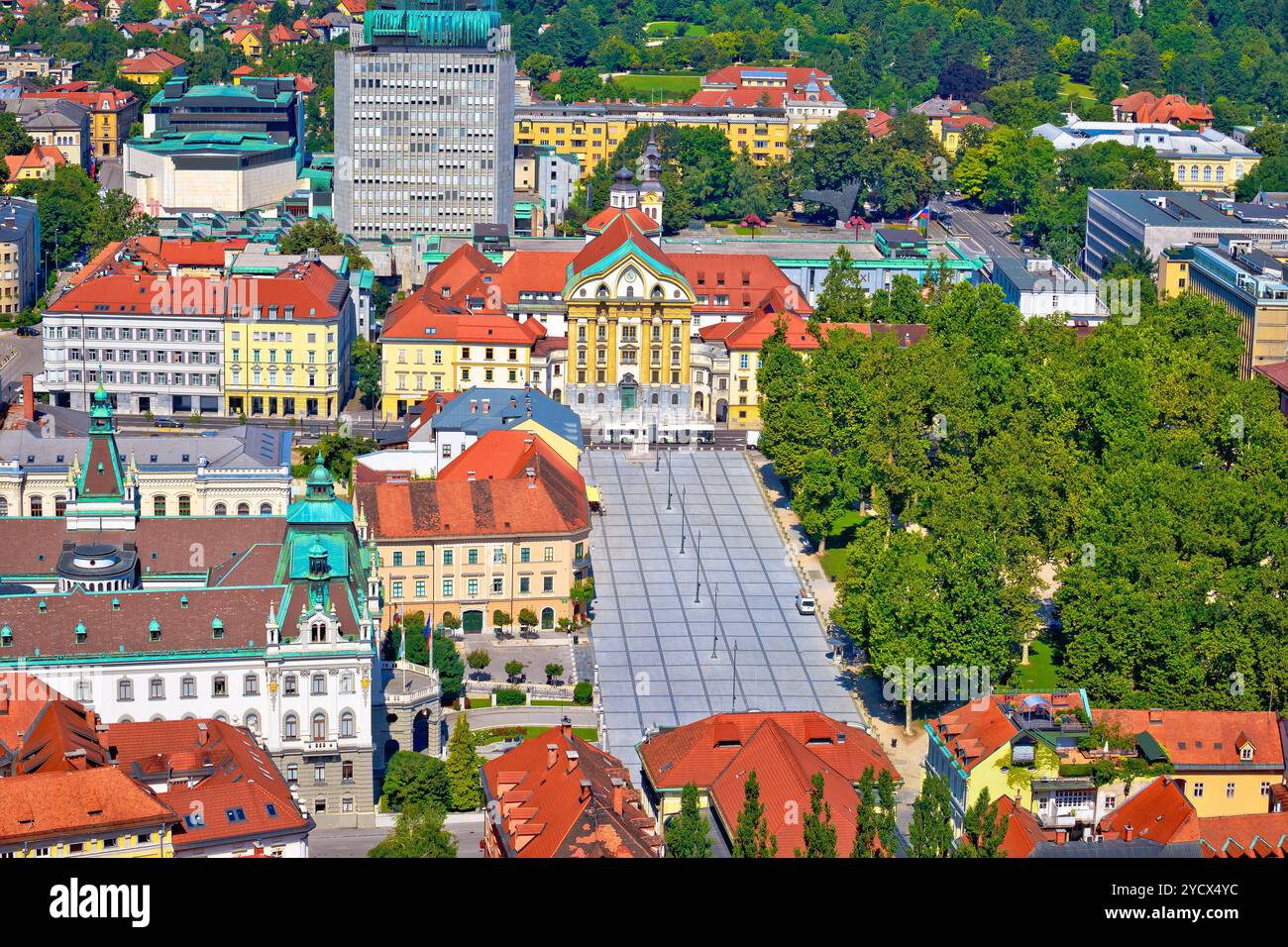 Aerial green city hi-res stock photography and images - Alamy