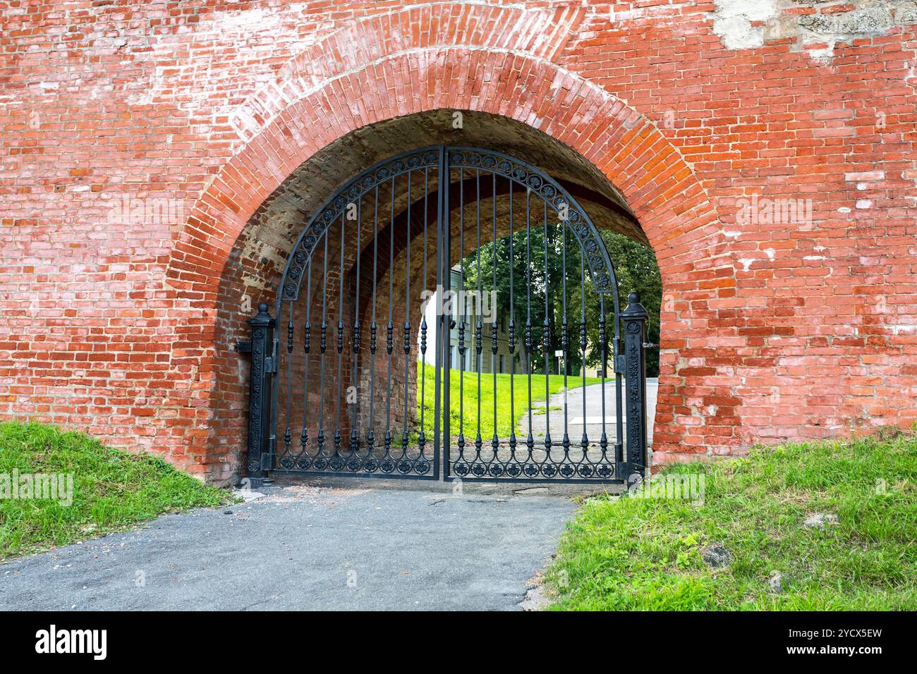 Ancient metal fence hi-res stock photography and images - Alamy