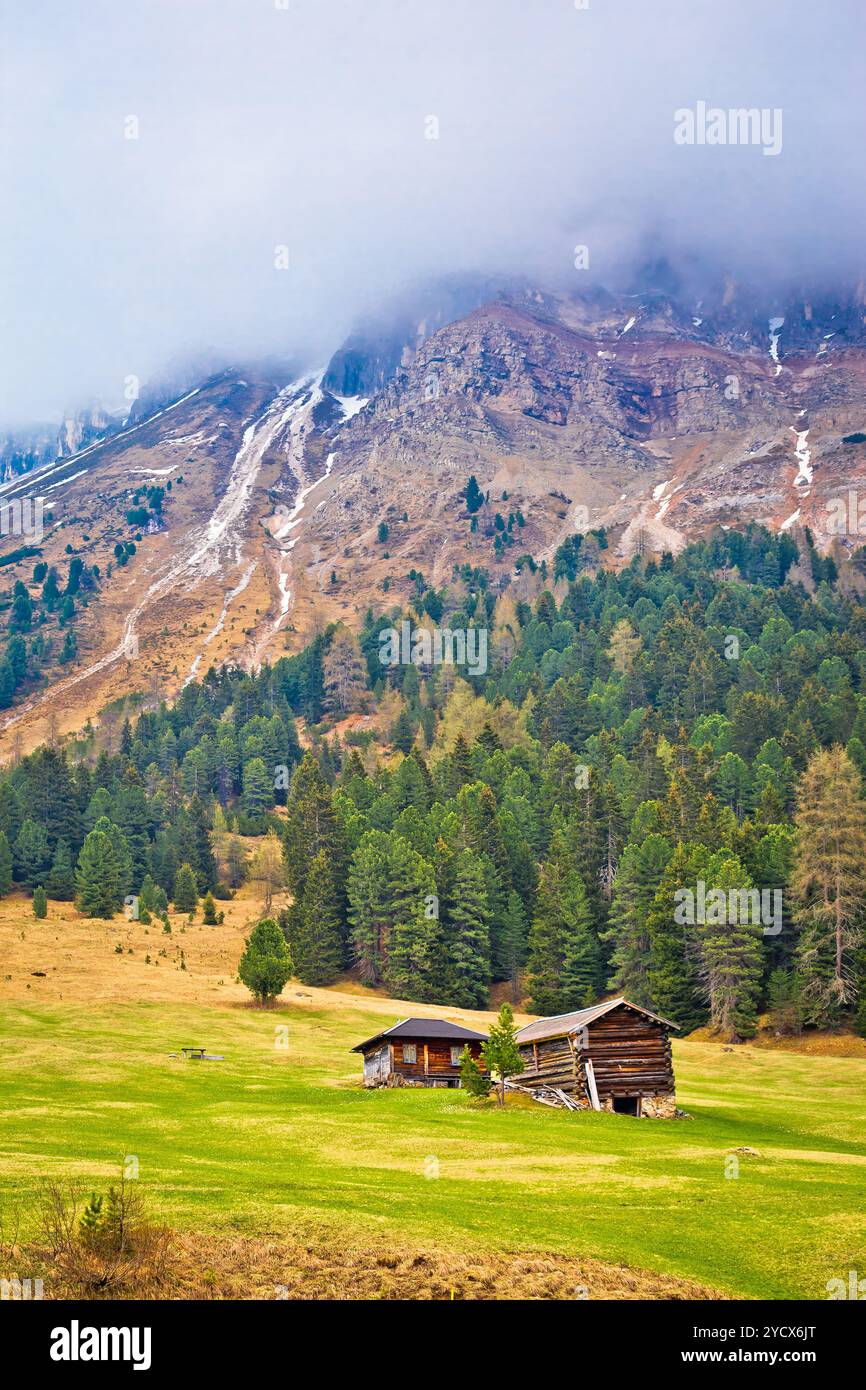 Vertical scene green mountain hi-res stock photography and images - Alamy