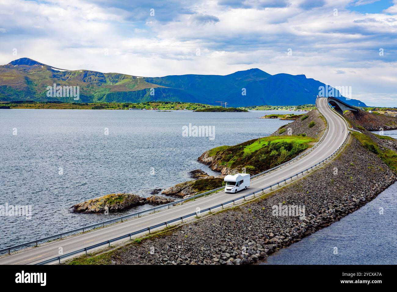 Rv travels on highway hi-res stock photography and images - Alamy