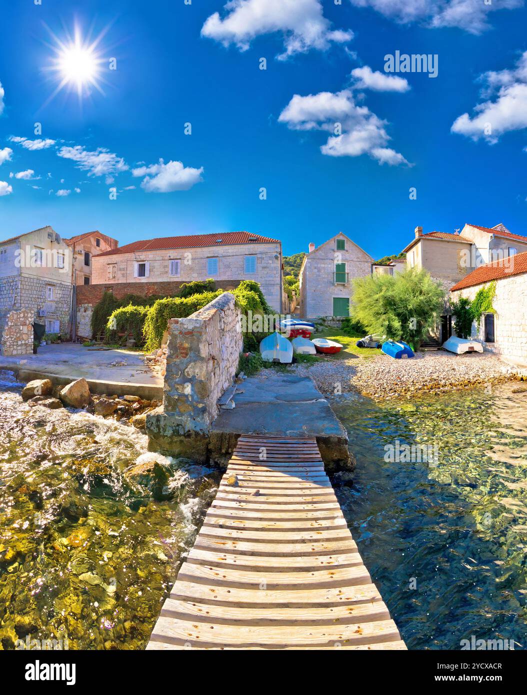 Seafront view vis island hi-res stock photography and images - Alamy