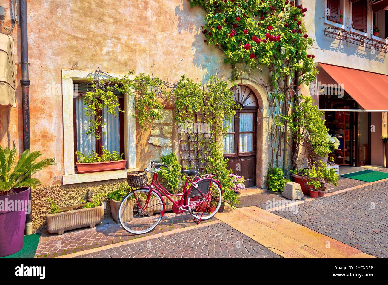 Italian street in medieval village hi-res stock photography and images ...