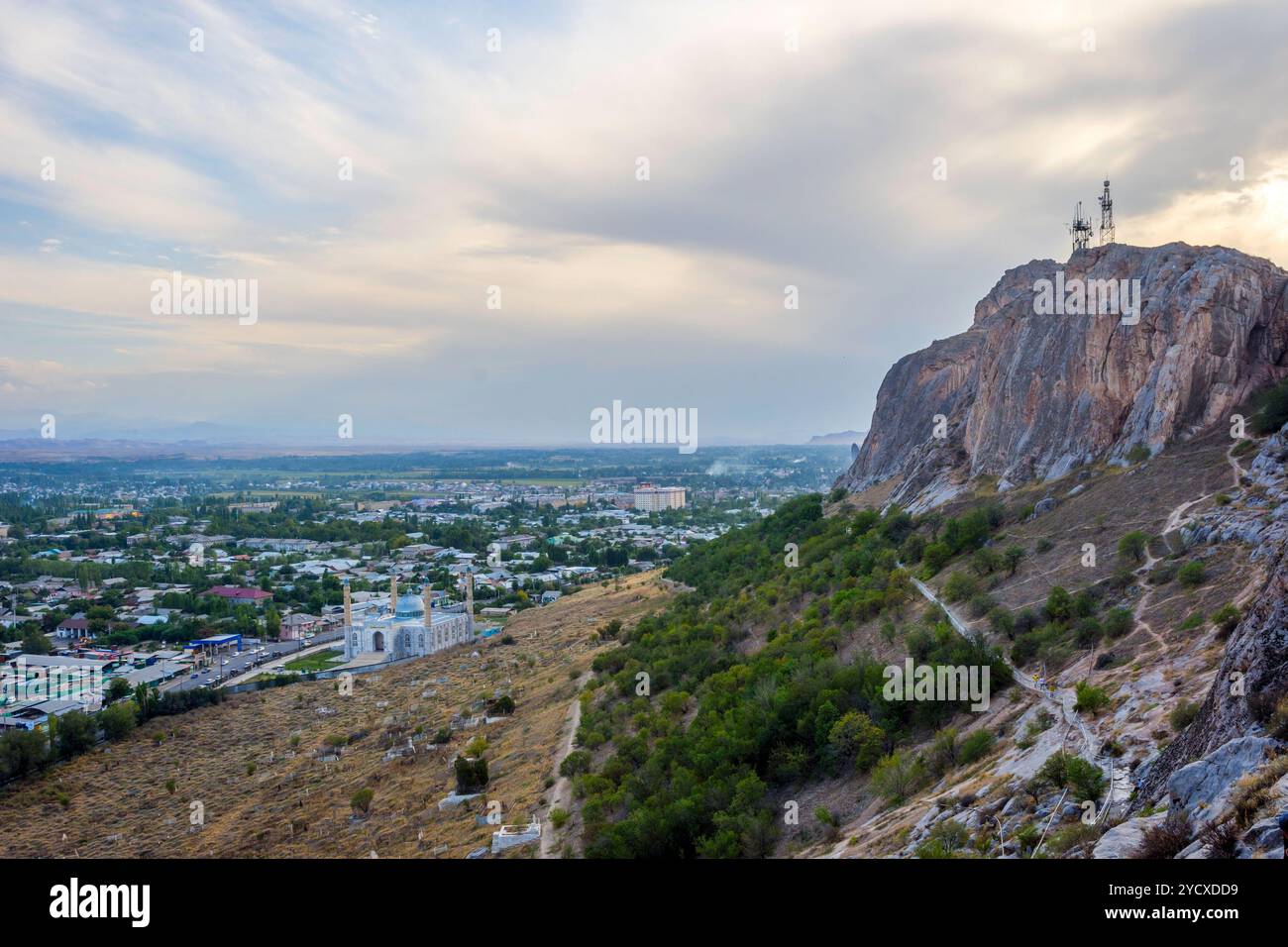 Rooftops downtown mosque landscape hi-res stock photography and images ...