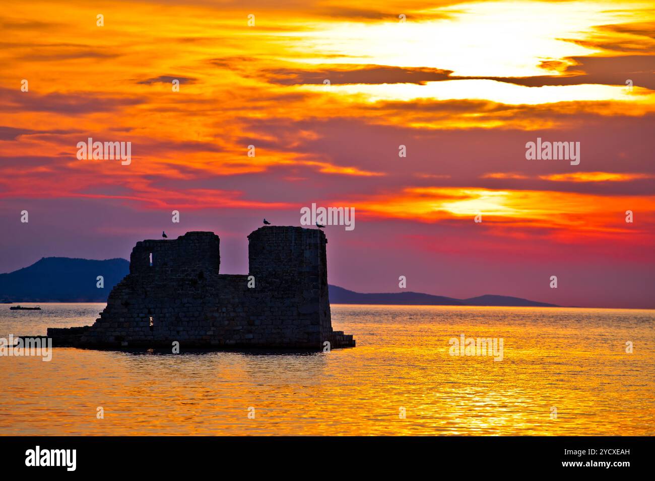 Landscape sunset ruin medieval hi-res stock photography and images - Alamy