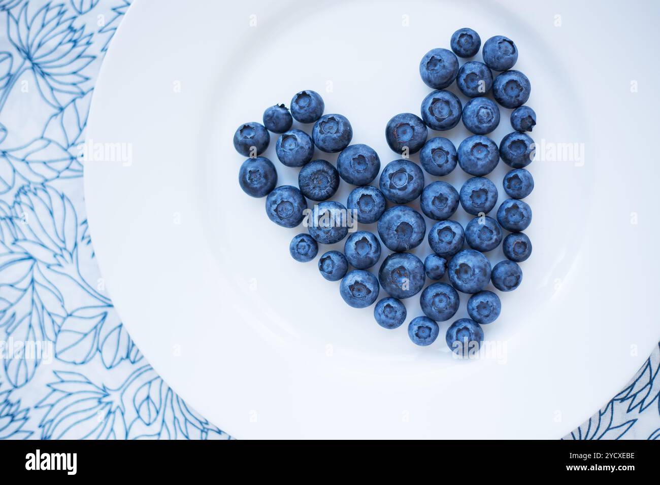 Blueberries in blue plate hi-res stock photography and images - Alamy
