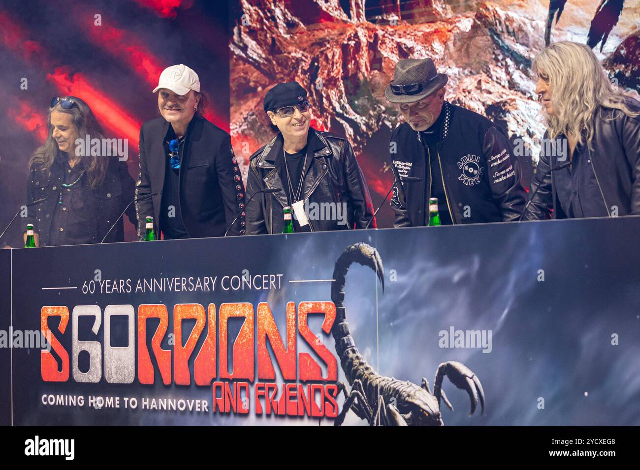 Hanover, Germany. 24th Oct, 2024. Pawel M·ciwoda (l-r), Matthias Jabs ...