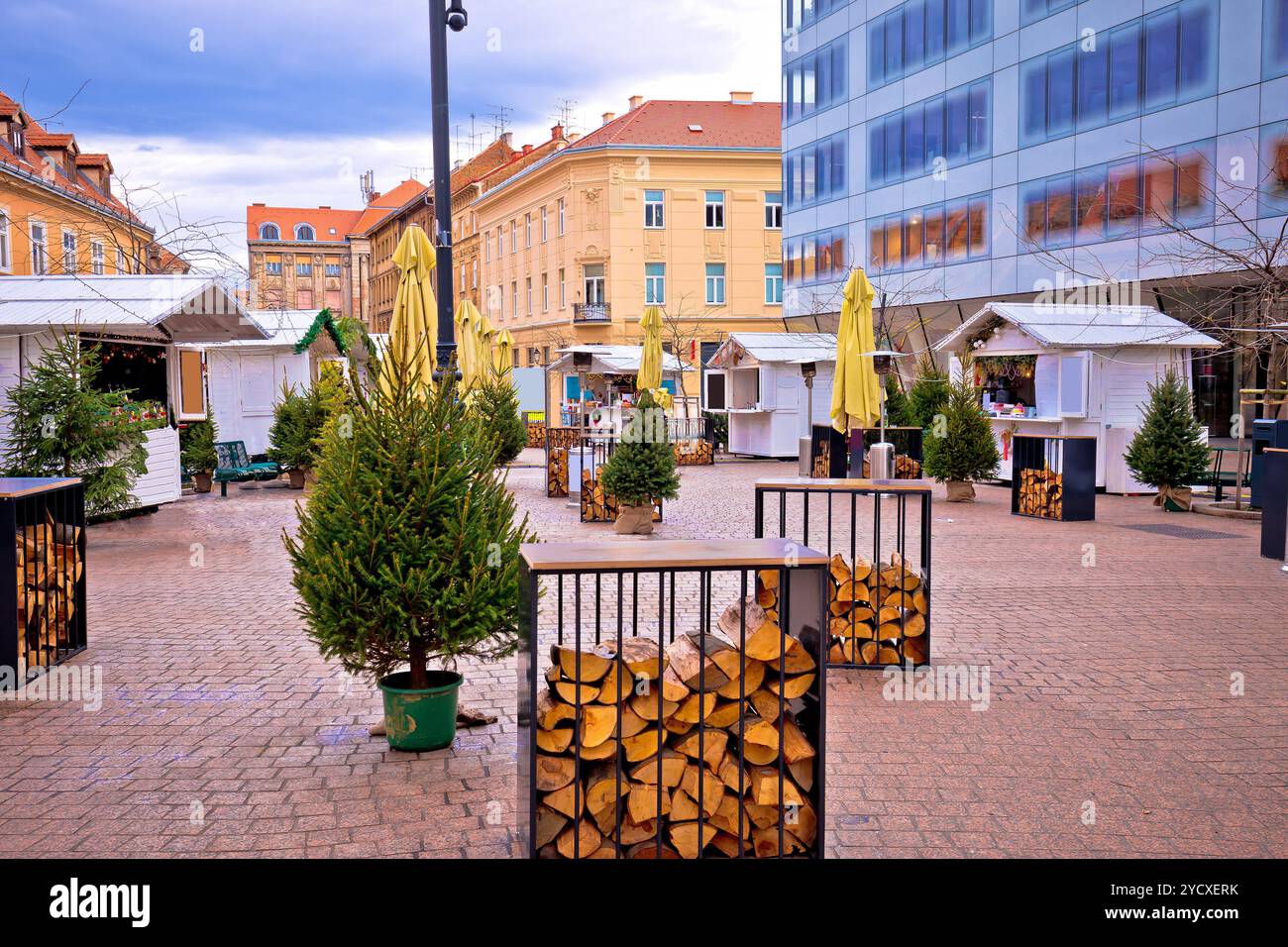 View christmas market tree hi-res stock photography and images - Alamy