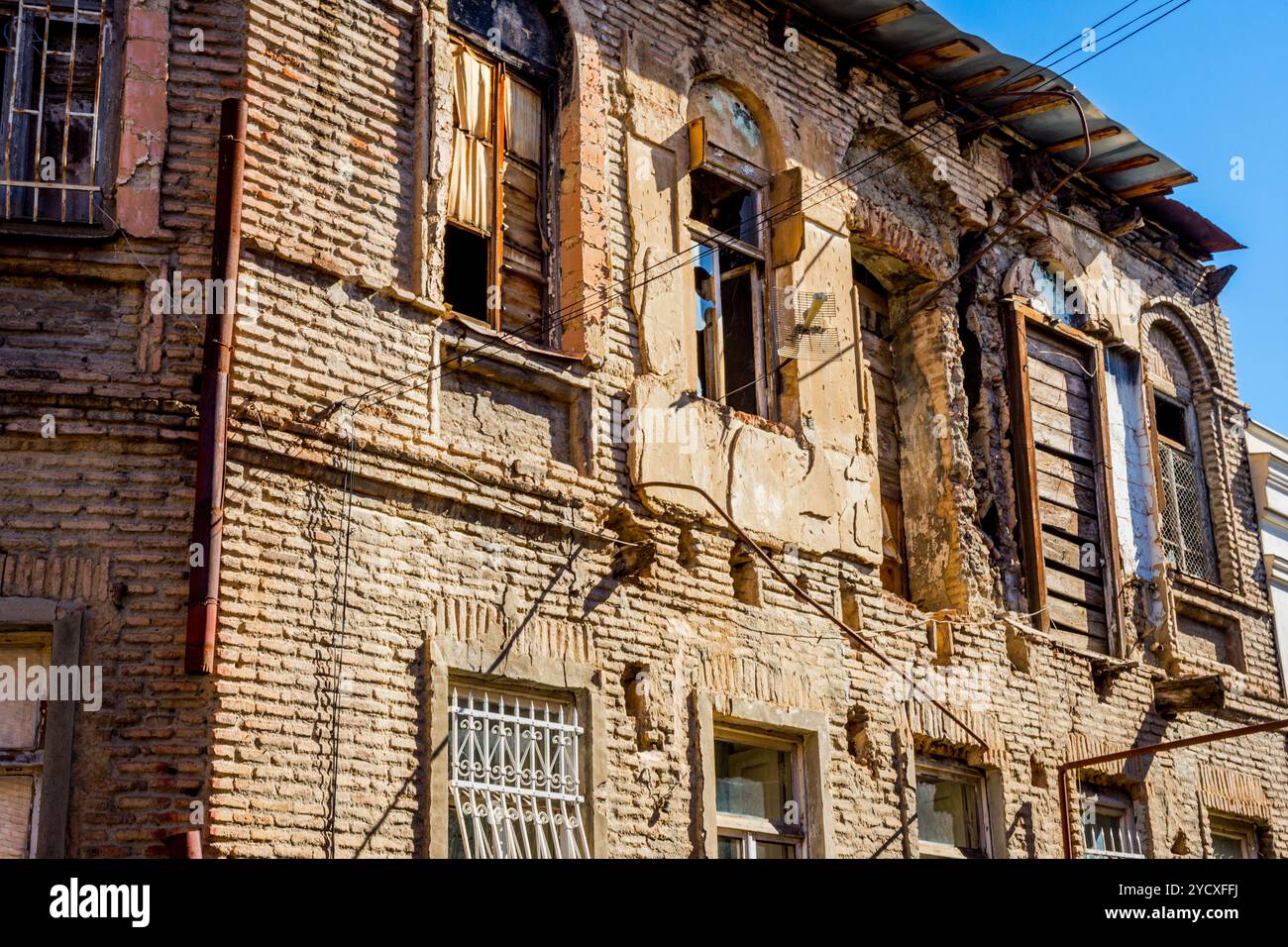 Old damaged brick house, Tbilisi old town, Georgia Stock Photo - Alamy