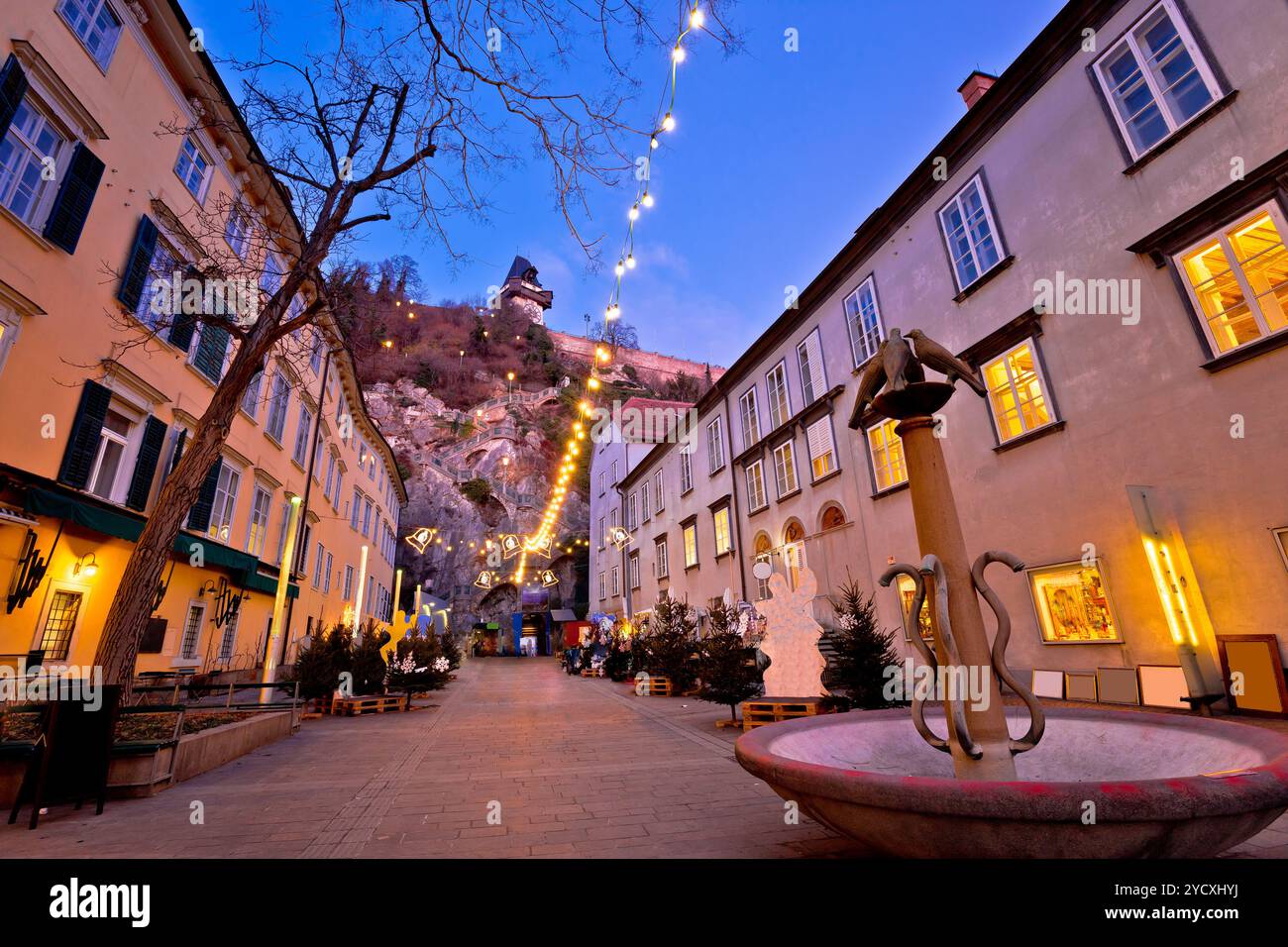 Christmas evening city fair hi-res stock photography and images - Alamy