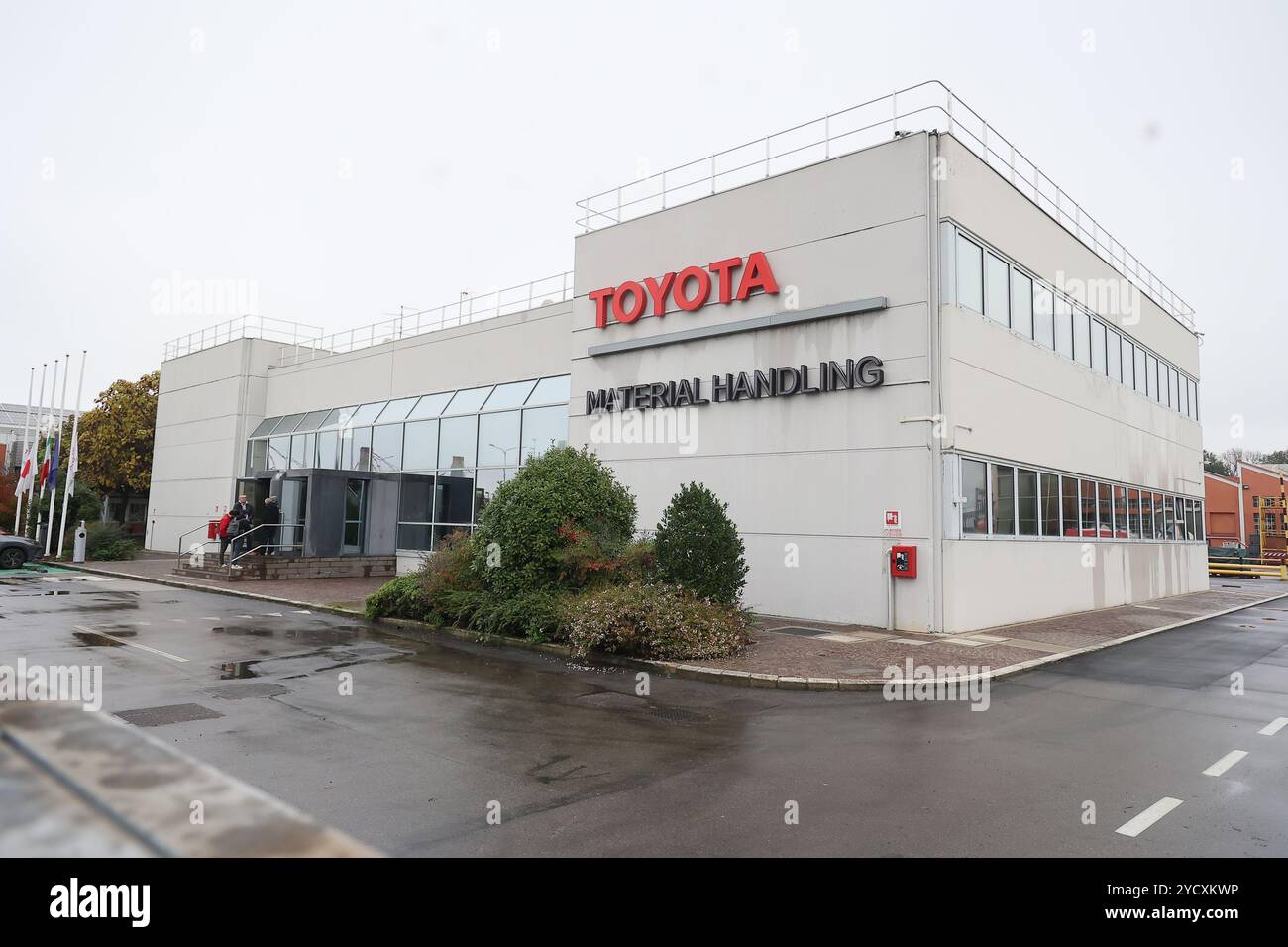 Bologna, Italia - Cronaca - 24 Ottobre 2024 - Esterni ditta Toyota ...