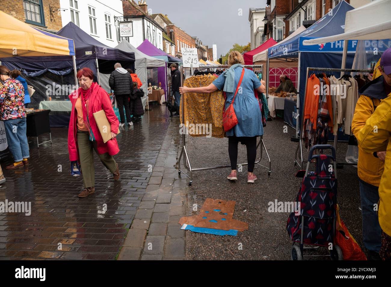 Wet market stalls hi-res stock photography and images - Alamy