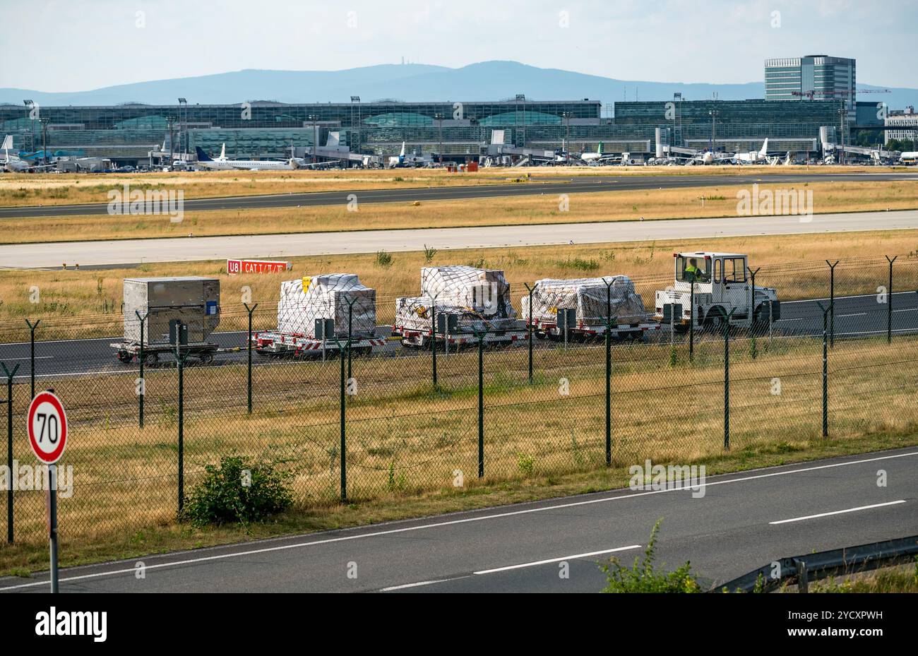 Loading and unloading technology hi-res stock photography and images ...