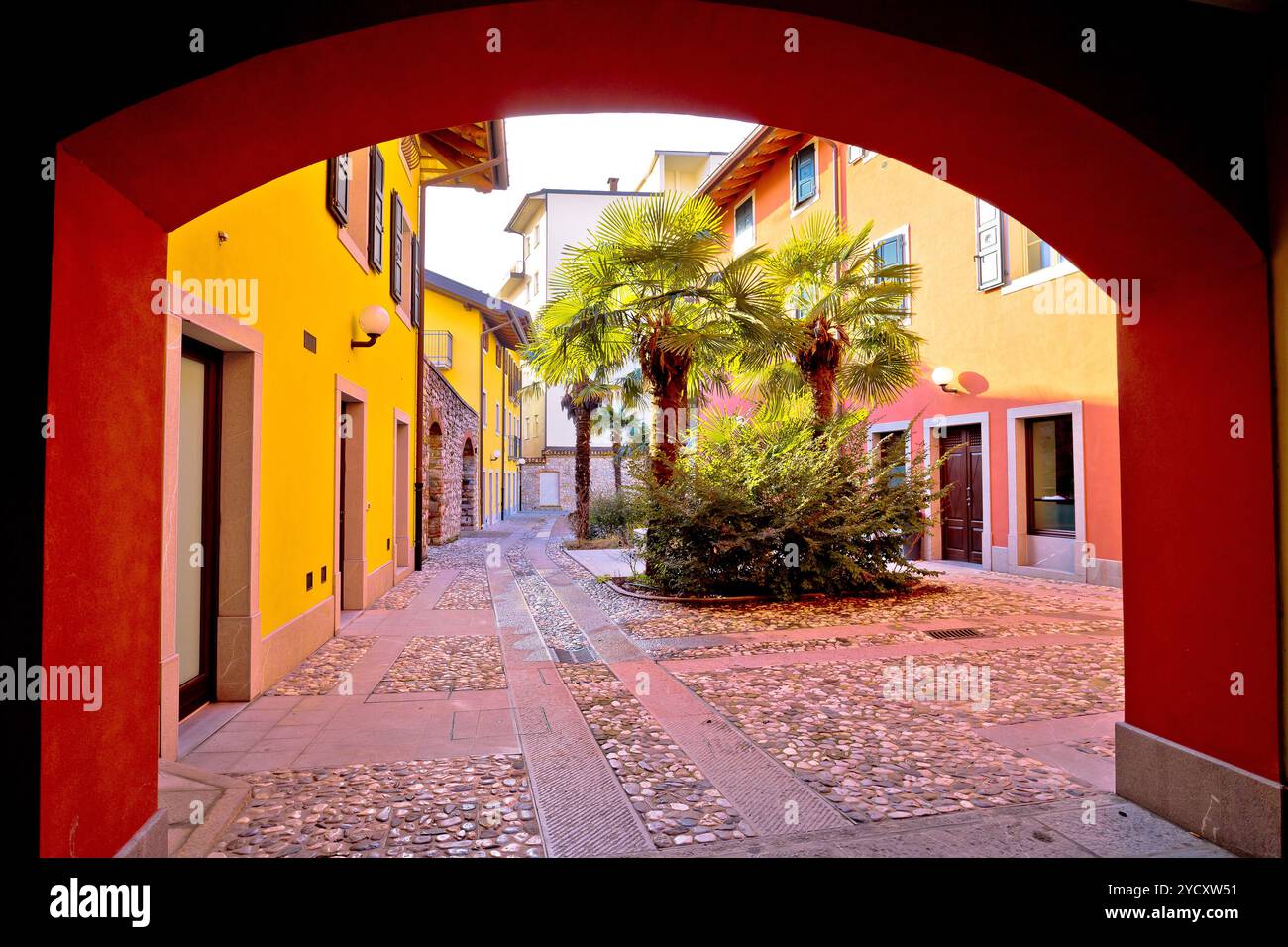 Cobbled stone passage hi-res stock photography and images - Alamy