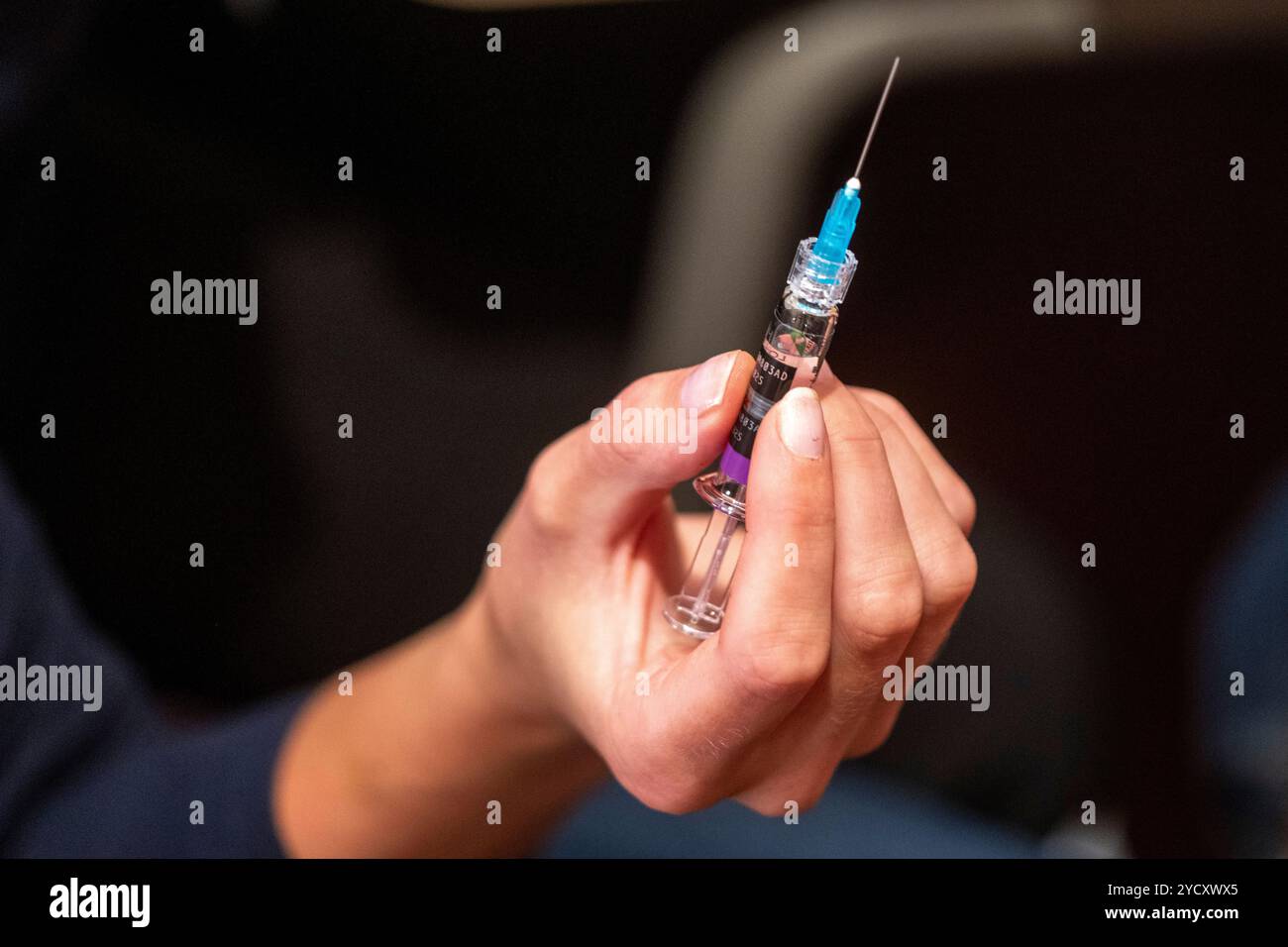 Oslo 20241024. A syringe with flu vaccine being given in the arm of a ...