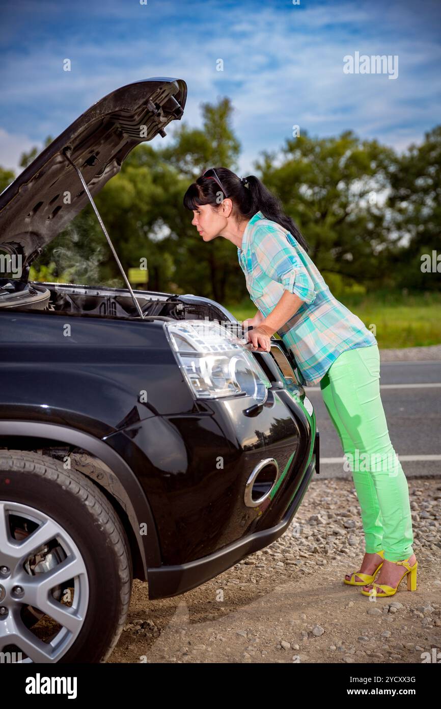 Damage to vehicle problems on the road Stock Photo - Alamy