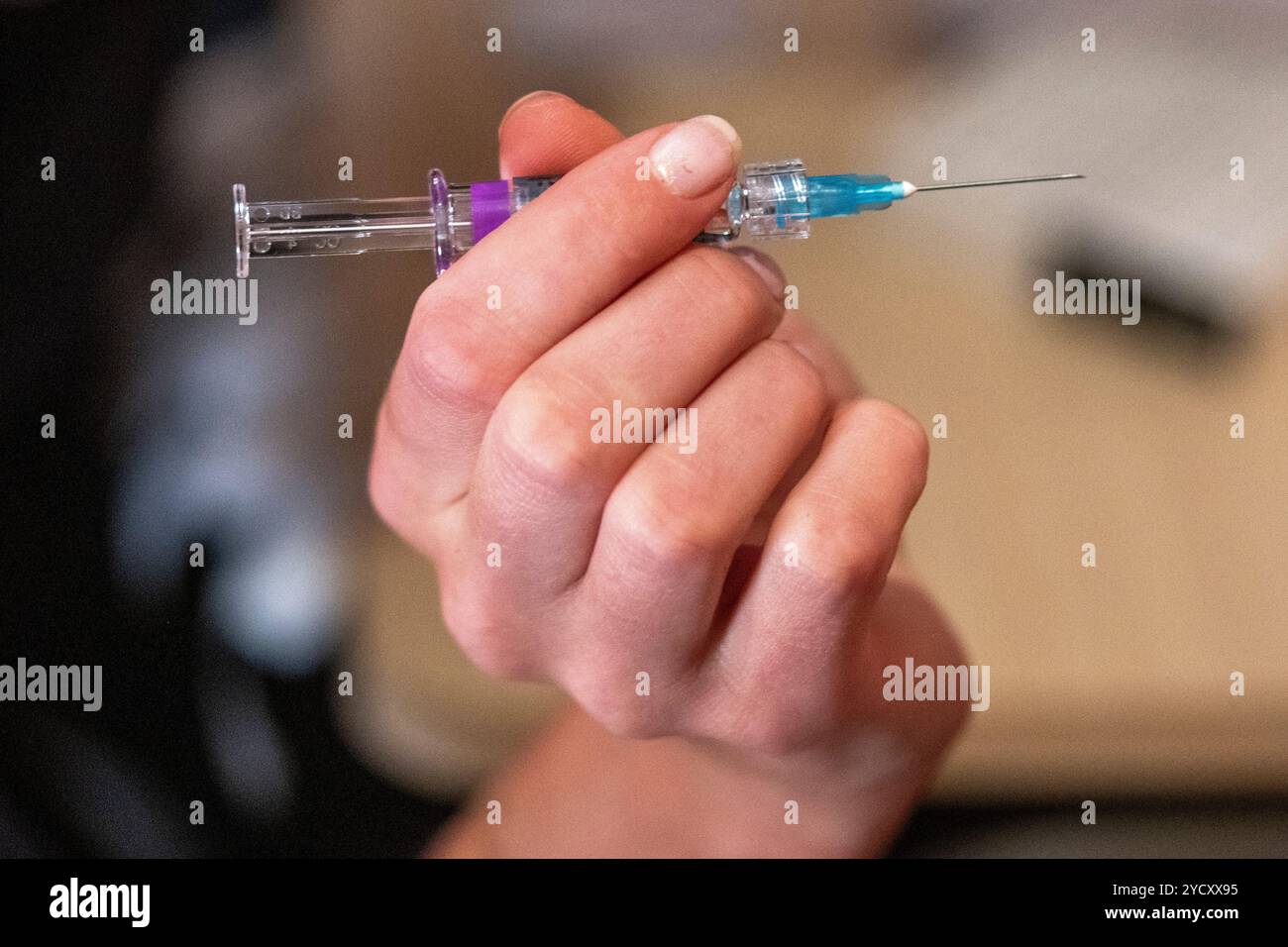 Oslo 20241024. A syringe with flu vaccine being given in the arm of a ...