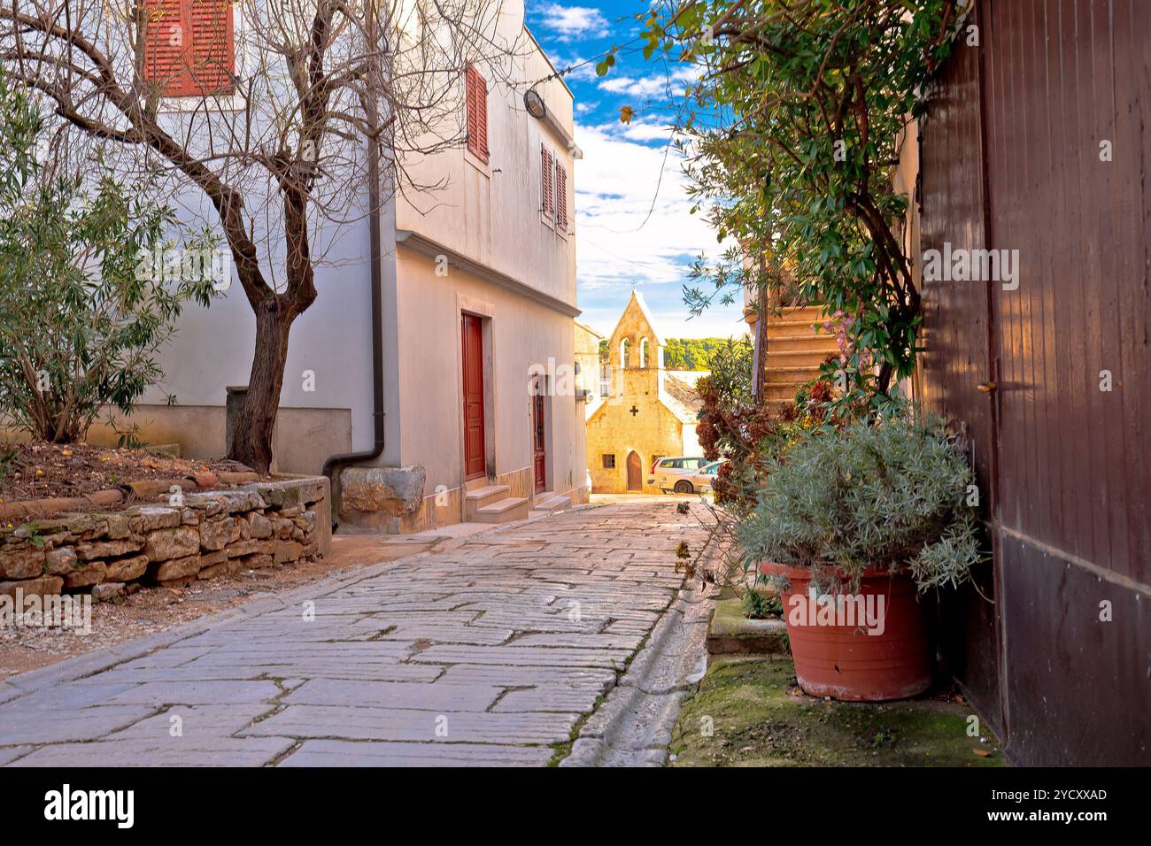Traditional house cobbled alley hi-res stock photography and images - Alamy