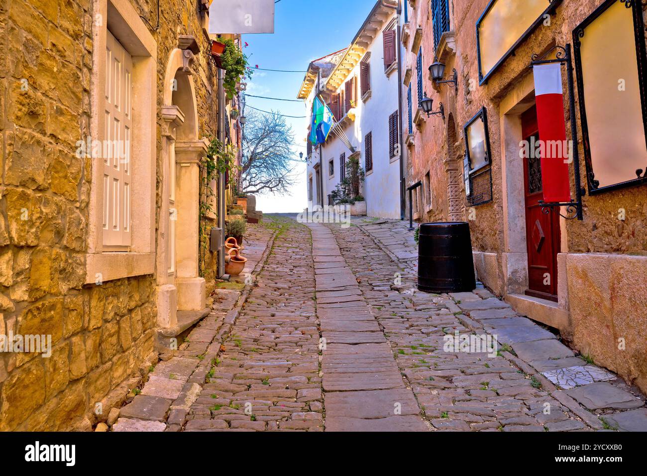Traditional architecture cobbled street hi-res stock photography and ...