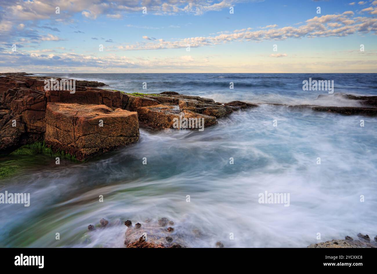 Tidal movements around rocks Stock Photo - Alamy