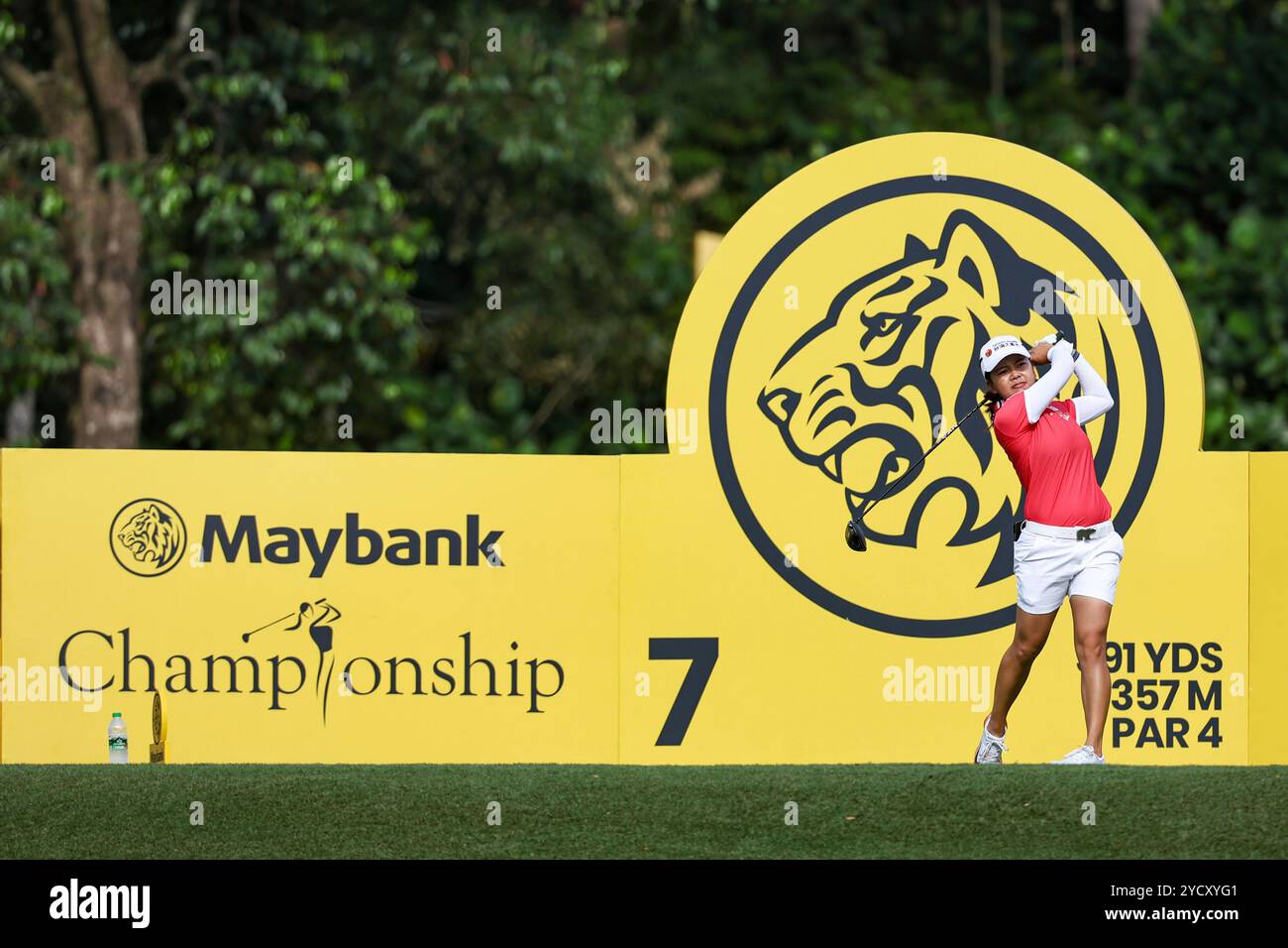 KUALA LUMPUR, - OCTOBER 24: Wei-Ling Hsu of Chinese Taipei play a shot ...