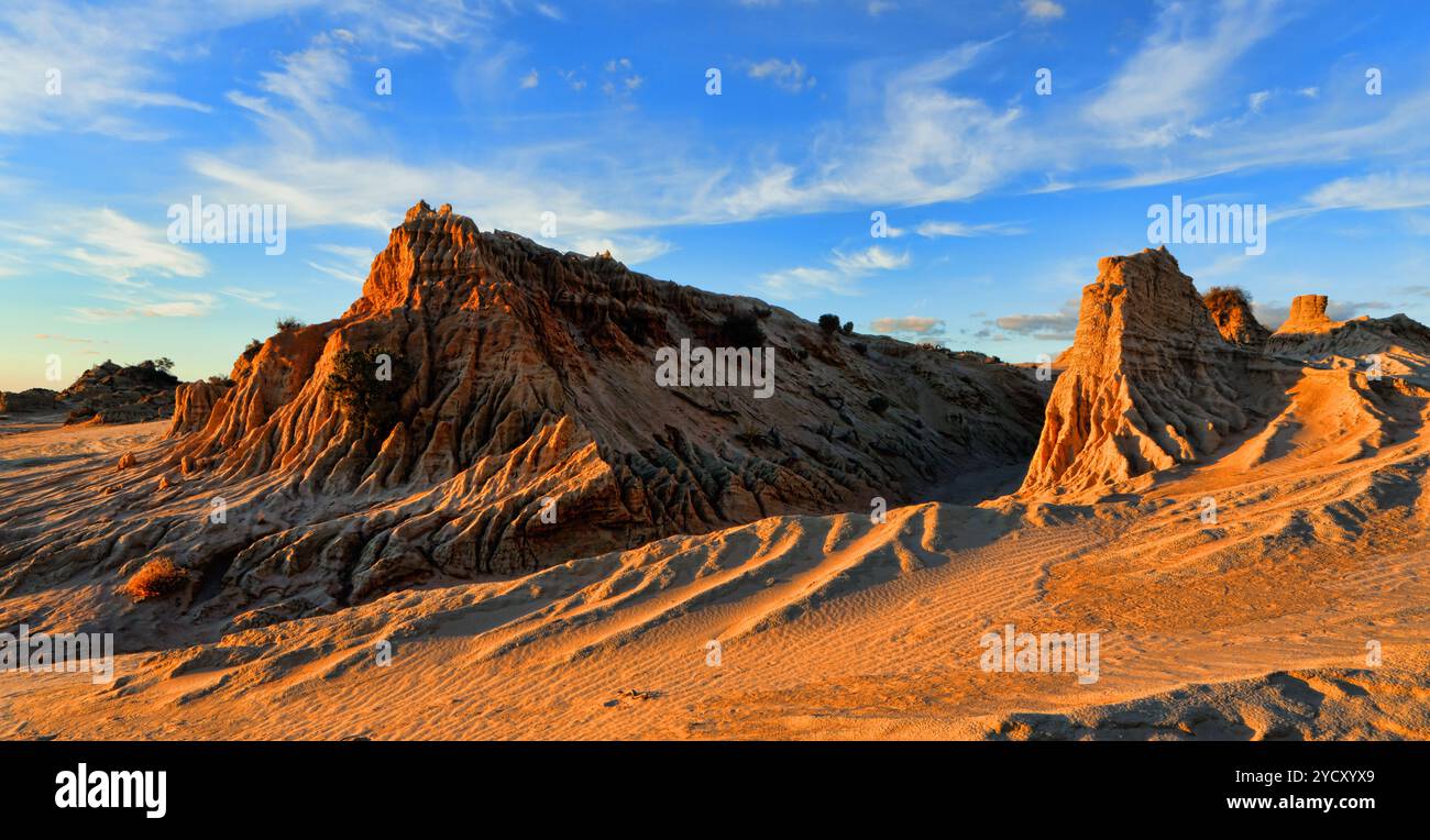 Rocky landforms in the outback desert Stock Photo - Alamy