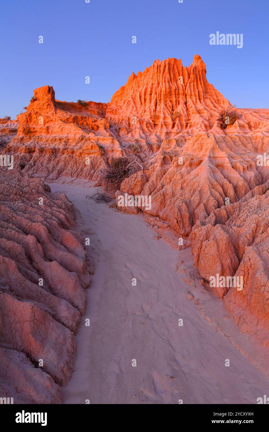 Dusk light illuminating the outback desert landforms Stock Photo - Alamy