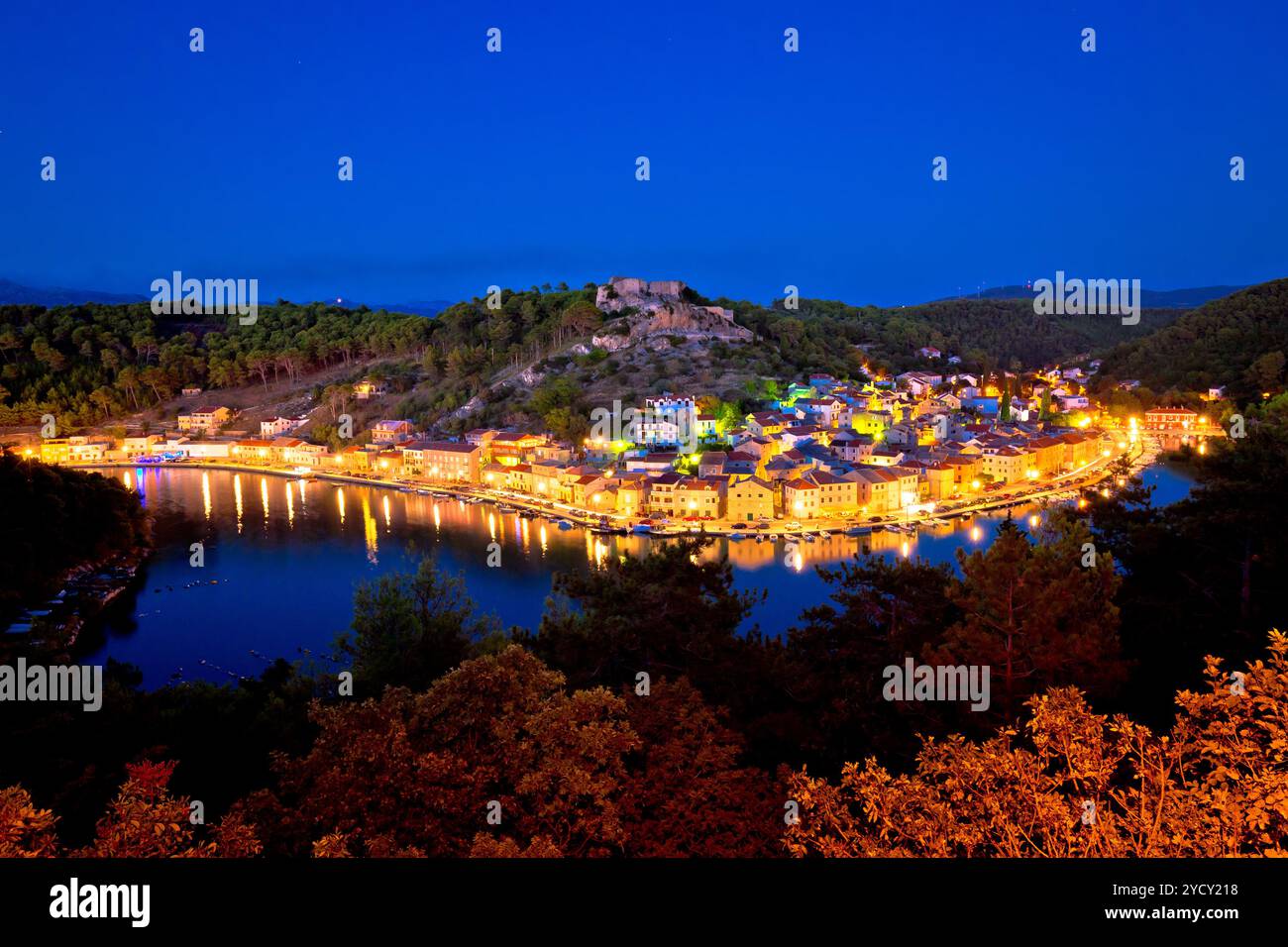 Waterfront night view hi-res stock photography and images - Alamy