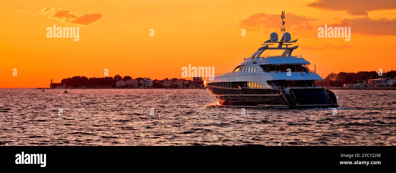 Beautiful sunset on sea ships hi-res stock photography and images - Alamy