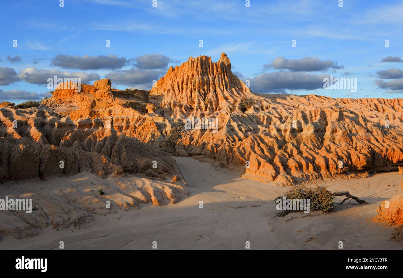 Sunlight across the outback desert Stock Photo - Alamy