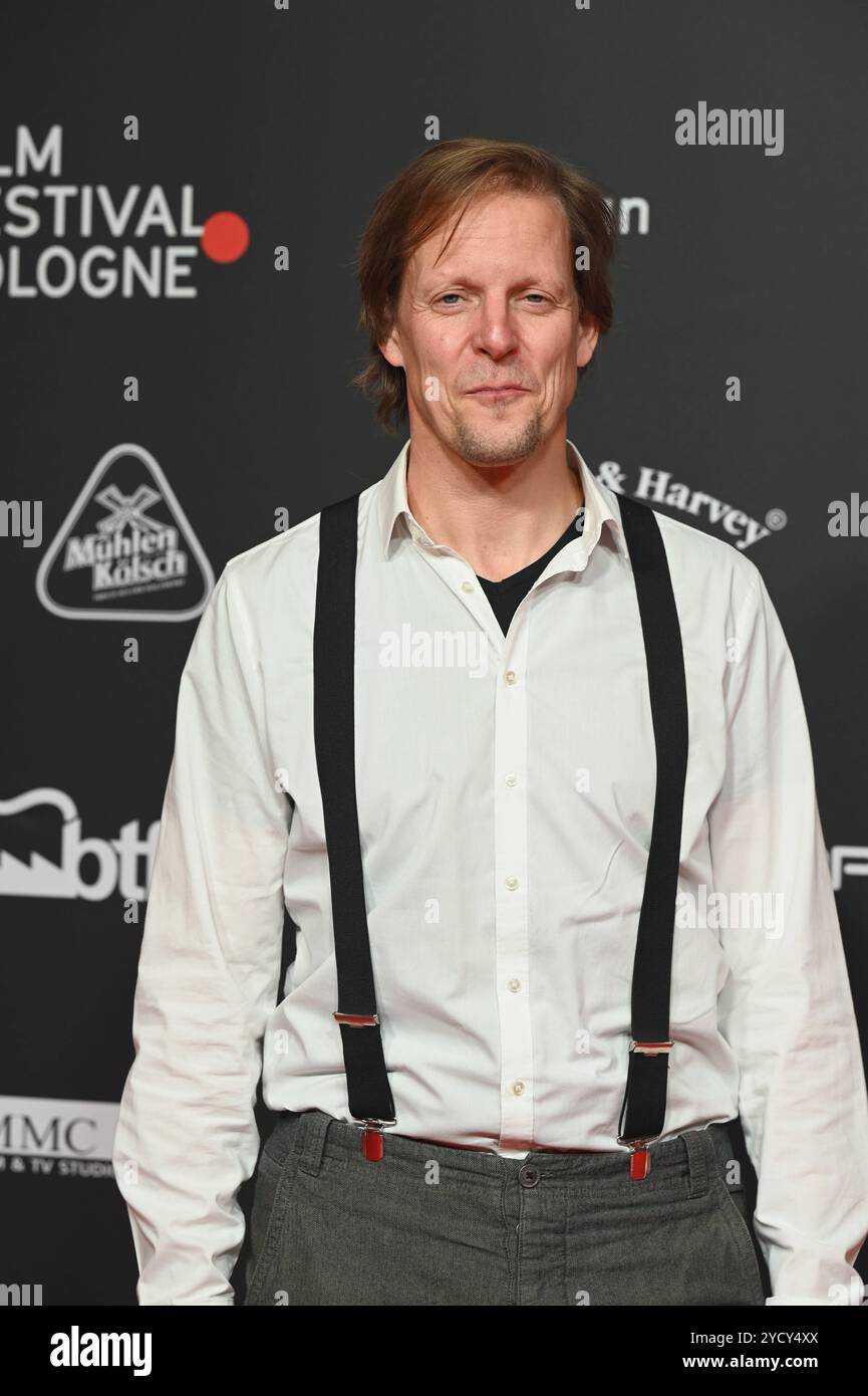 Schauspieler Peter Eberst posiert vor der Verleihung des NRW ...