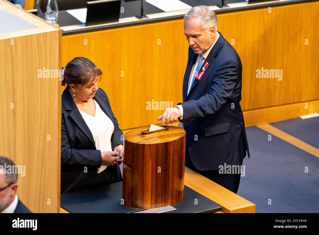 Voting by WALTER ROSENKRANZ during the election of the 1.President of ...