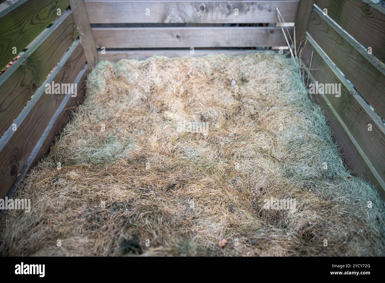Compost bin too dry hi-res stock photography and images - Alamy