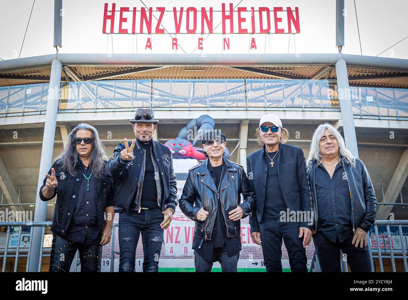 Hanover, Germany. 24th Oct, 2024. Pawel M·ciwoda (l-r), Rudolf Schenker ...