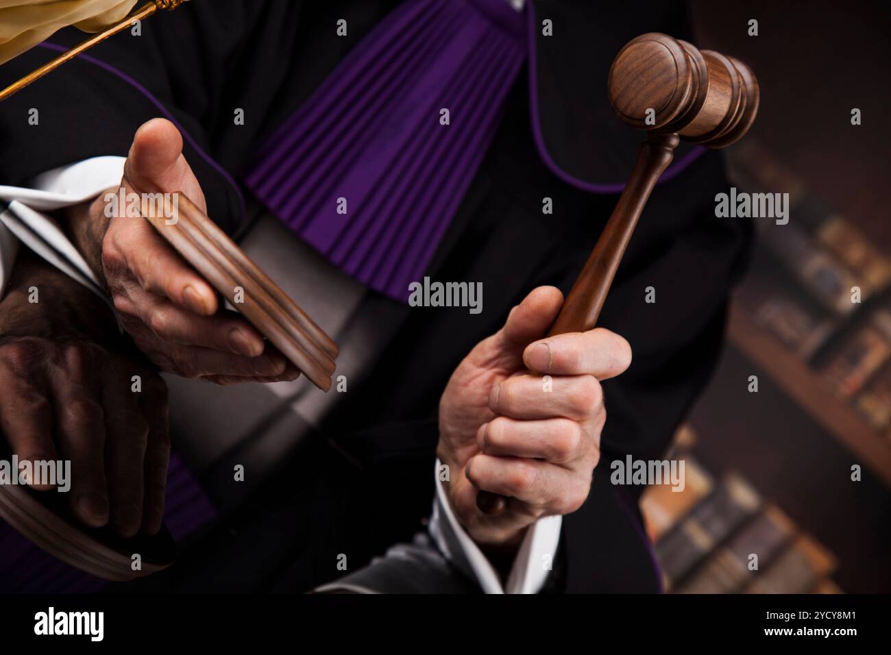 Judge, male judge in a courtroom striking the gavel Stock Photo - Alamy