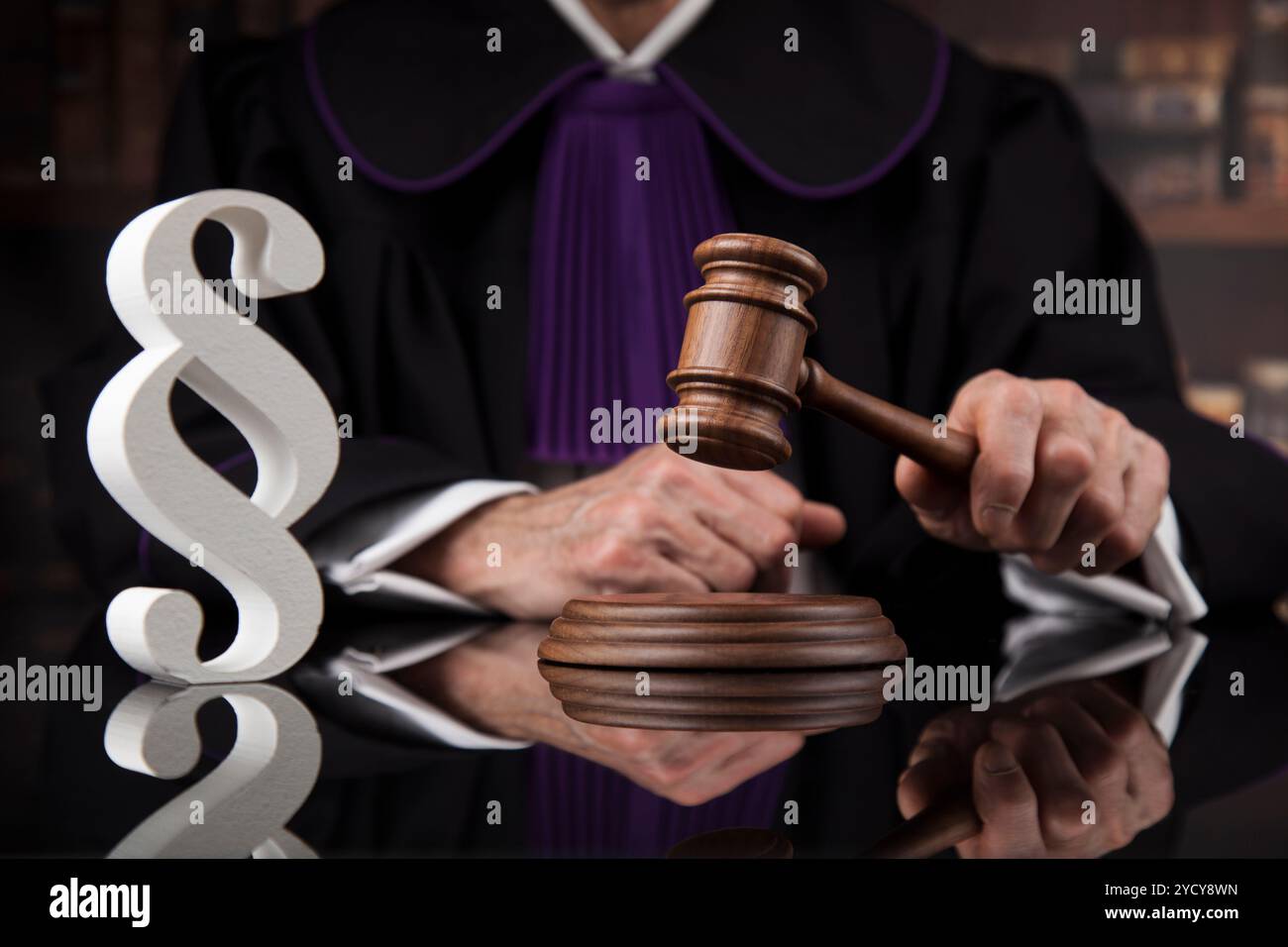 Judge, male judge in a courtroom striking the gavel Stock Photo - Alamy