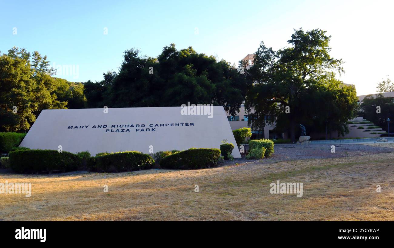 Thousand Oaks (Ventura County), California: Mary and Richard Carpenter ...