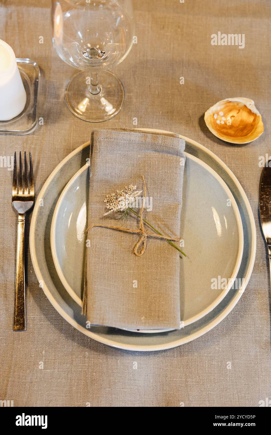 Simple interior setting hi-res stock photography and images - Alamy