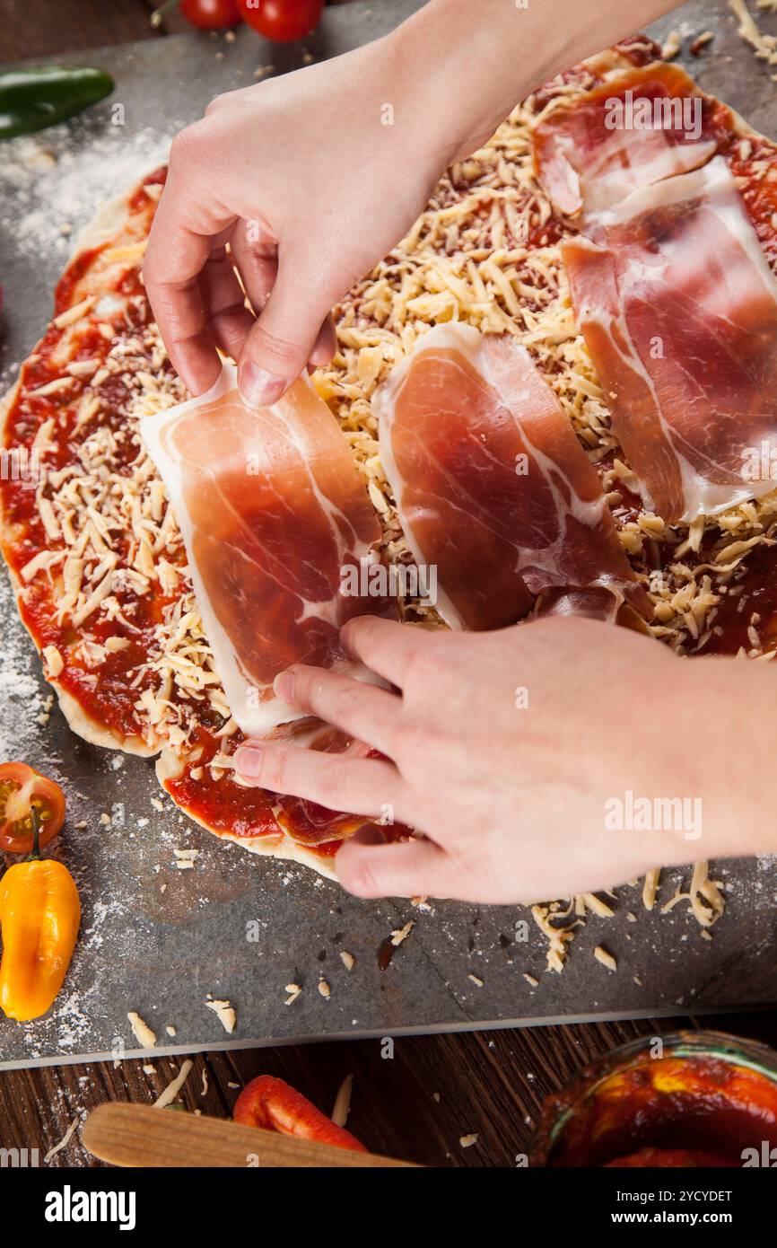 Pizza cooking ingredients sauce hi-res stock photography and images - Alamy