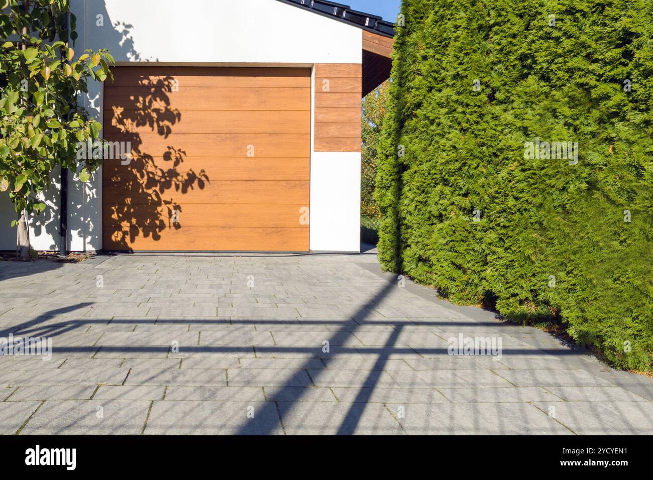Front garden hedge modern hi-res stock photography and images - Alamy