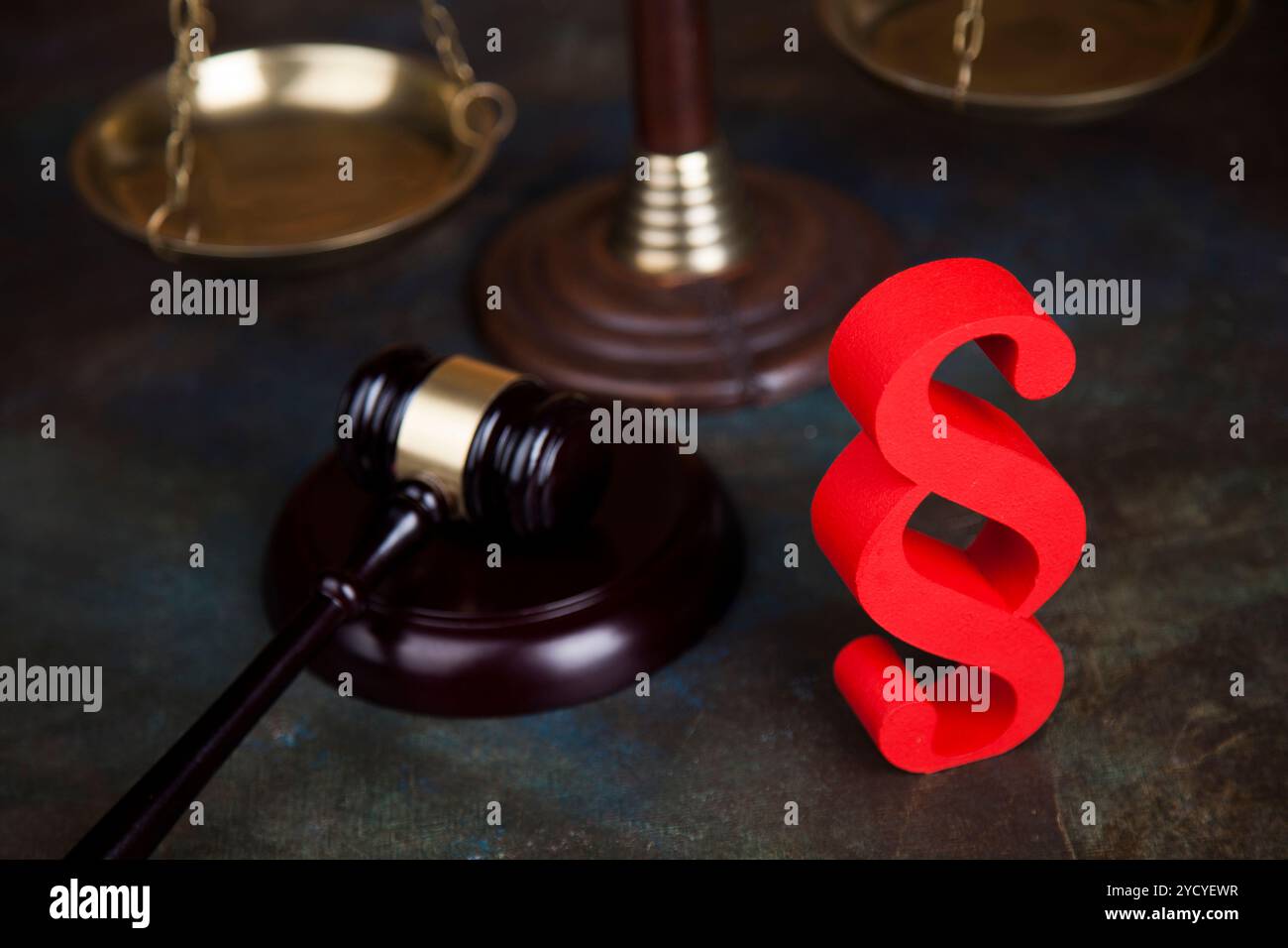Judges wooden gavel and paragraph Stock Photo - Alamy