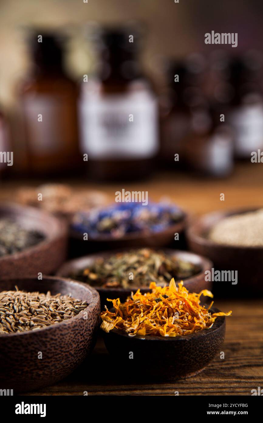 Lavender mortar pestle bottles hi-res stock photography and images - Alamy