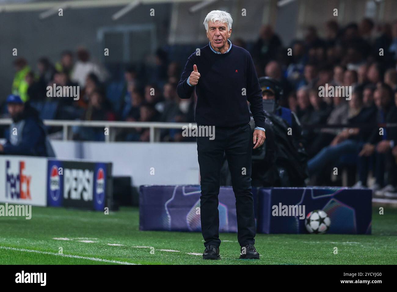 Gian Piero Gasperini Head Coach of Atalanta BC gestures during UEFA ...
