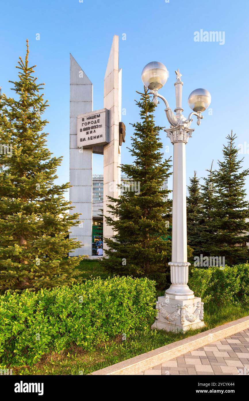 Monument to Vladimir Lenin at the Volga embankment in Samara, Russia ...