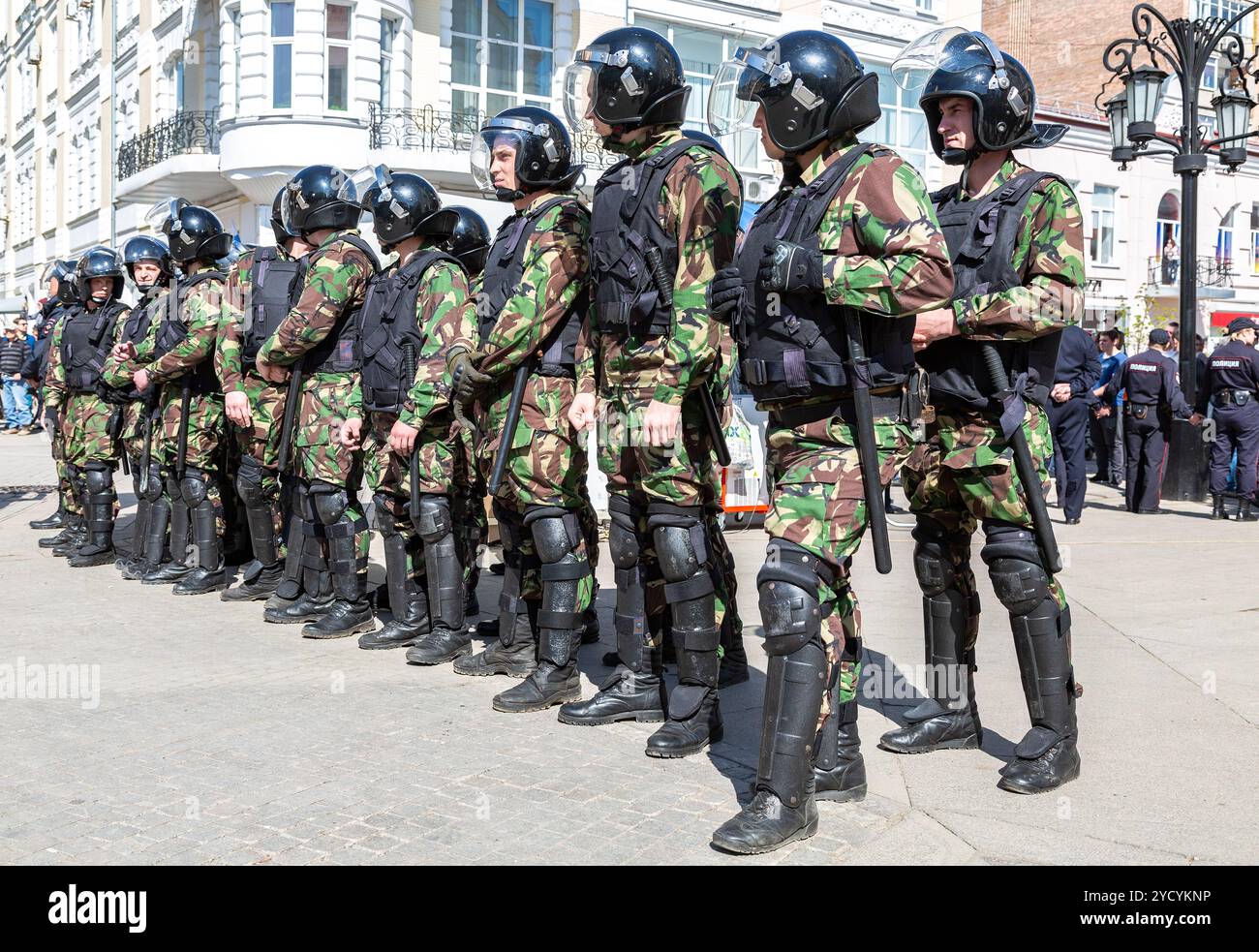 Soldiers of police special forces in riot gear Stock Photo - Alamy