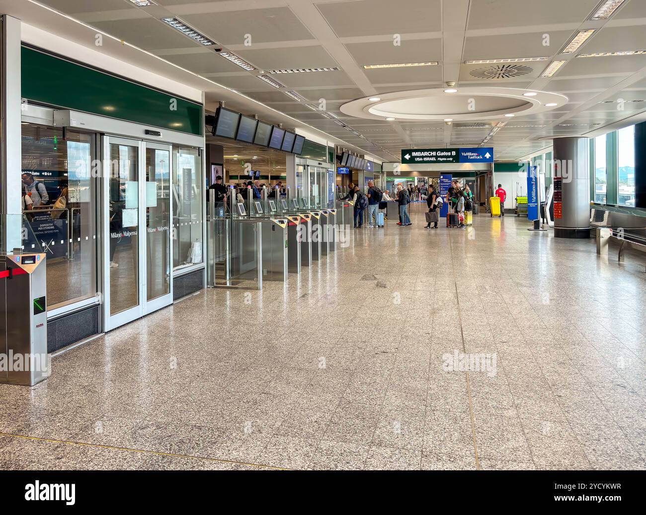 Terminal 1 departure area hi-res stock photography and images - Alamy