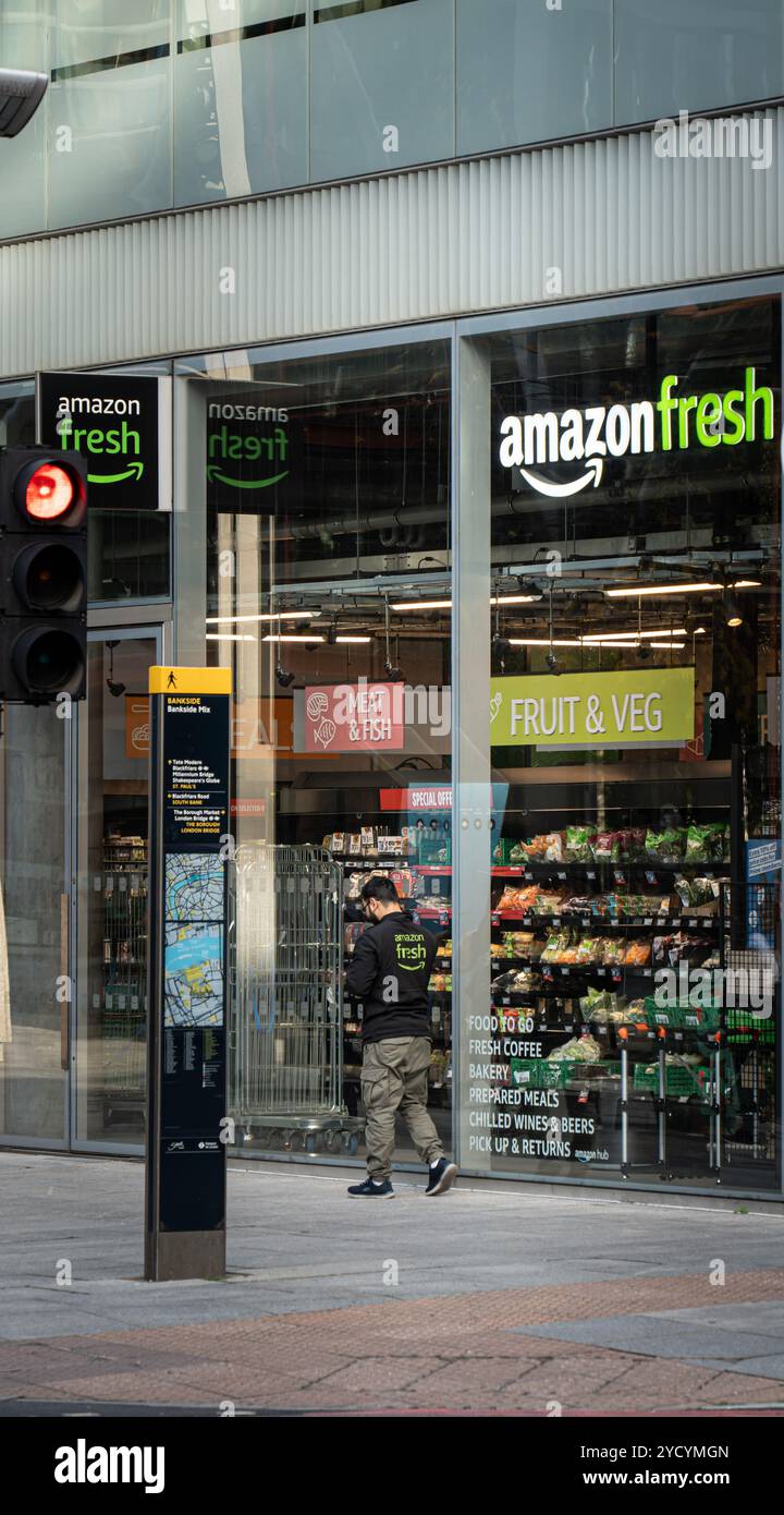 Amazon fresh grocery store london hi-res stock photography and images ...