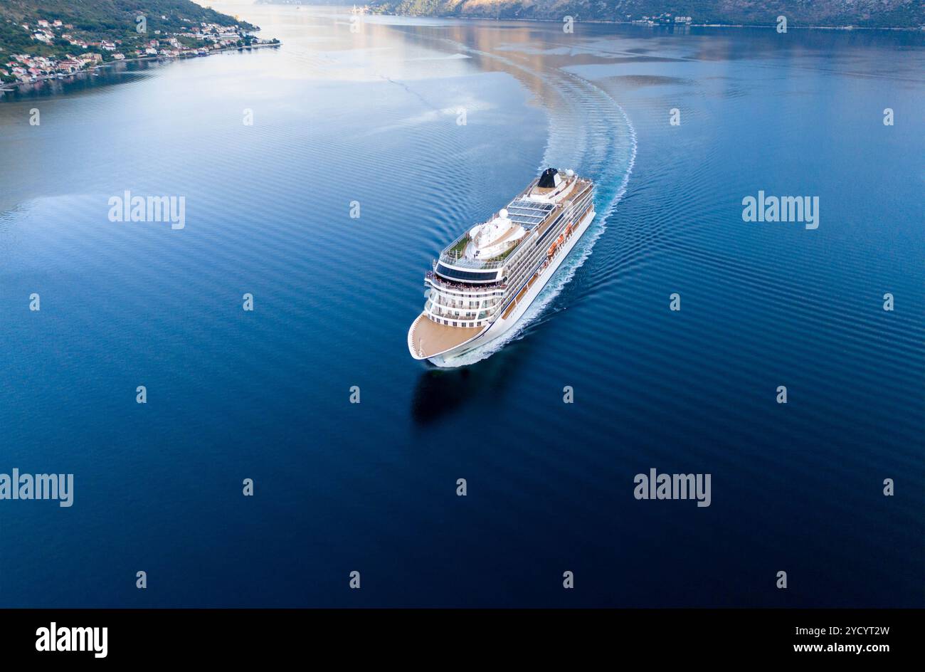 Cruise aerial view beautiful white hi-res stock photography and images ...
