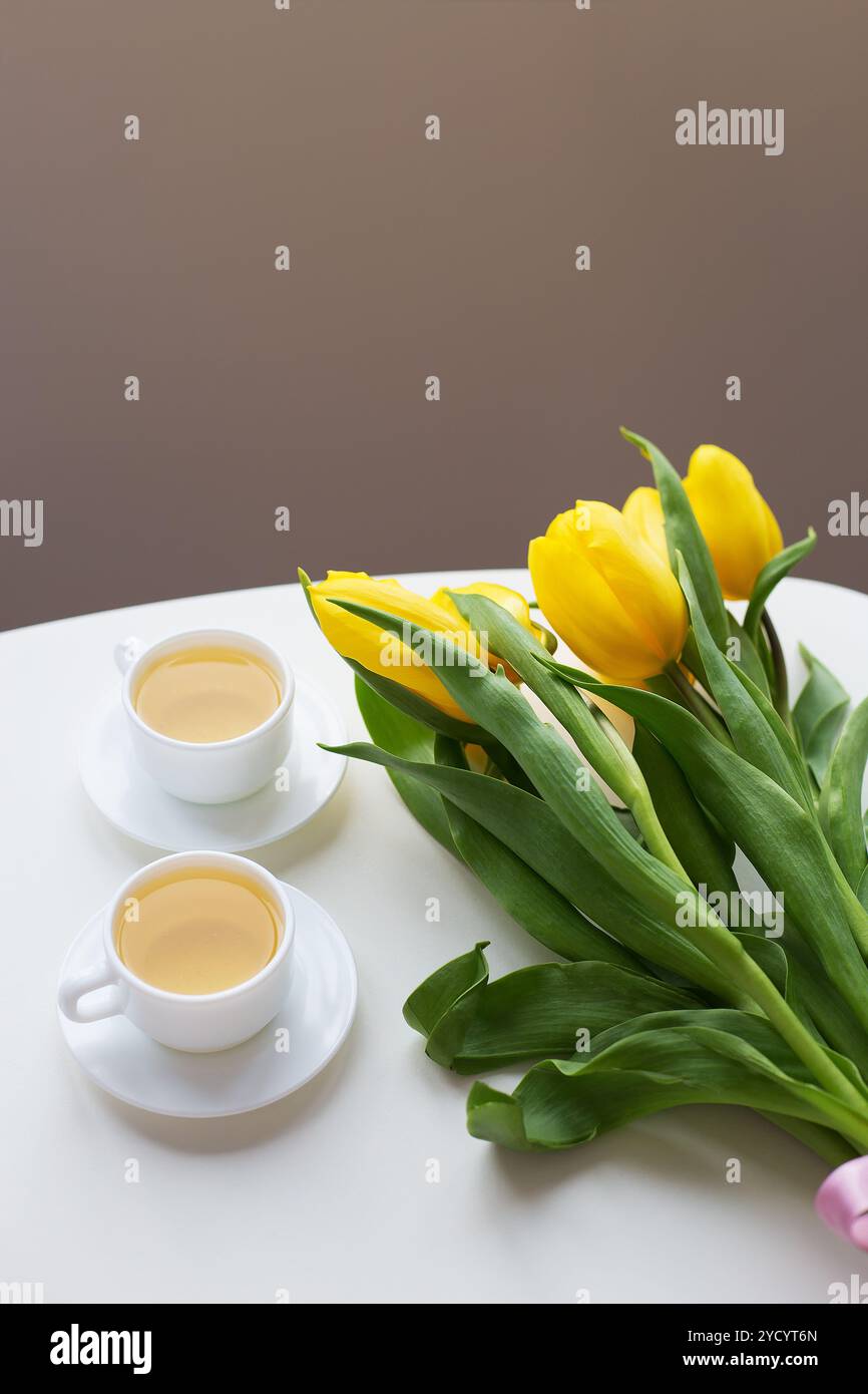 Beautiful yellow tulips water hi-res stock photography and images - Alamy