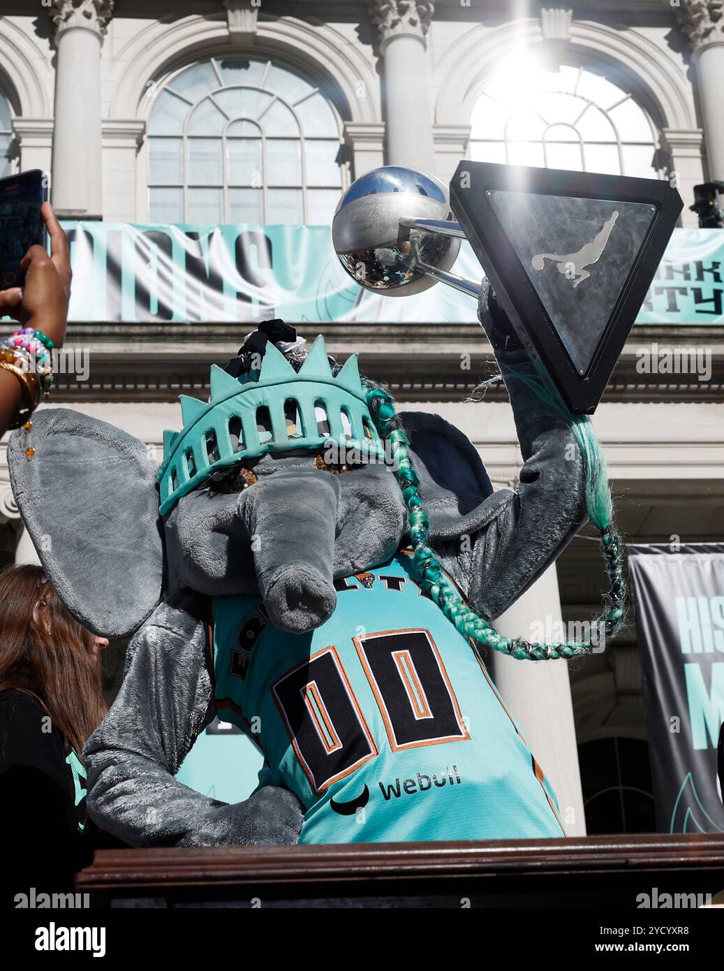 Mascot ellie the elephant hi-res stock photography and images - Alamy