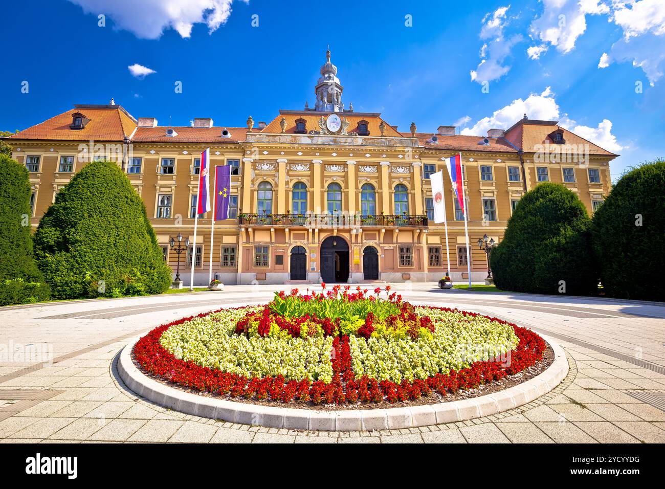 Downtown street view city hall hi-res stock photography and images - Alamy